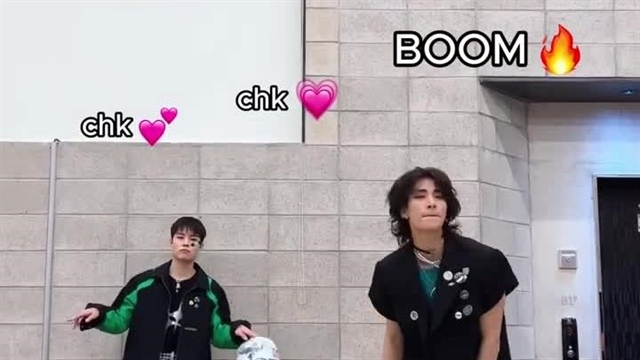 چالش استیکر CHKCHK BOOM هیونجین و چان و سونگمین - نماشا